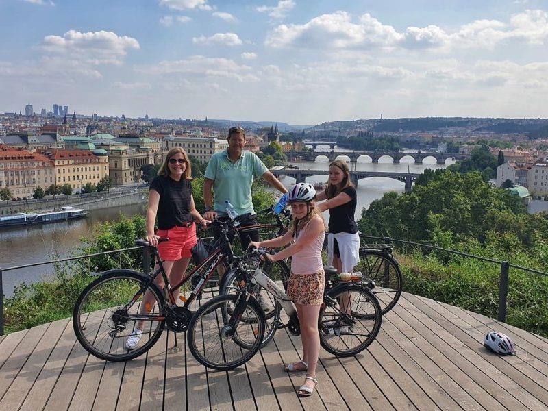 8 x fietstours in Praag (met gids) + hoe je fiets huren?