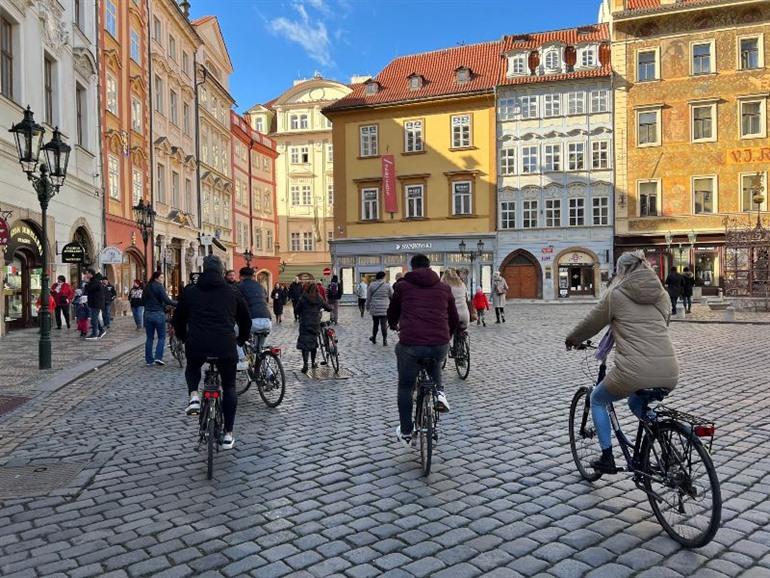 8 x fietstours in Praag (met gids) + hoe je fiets huren?