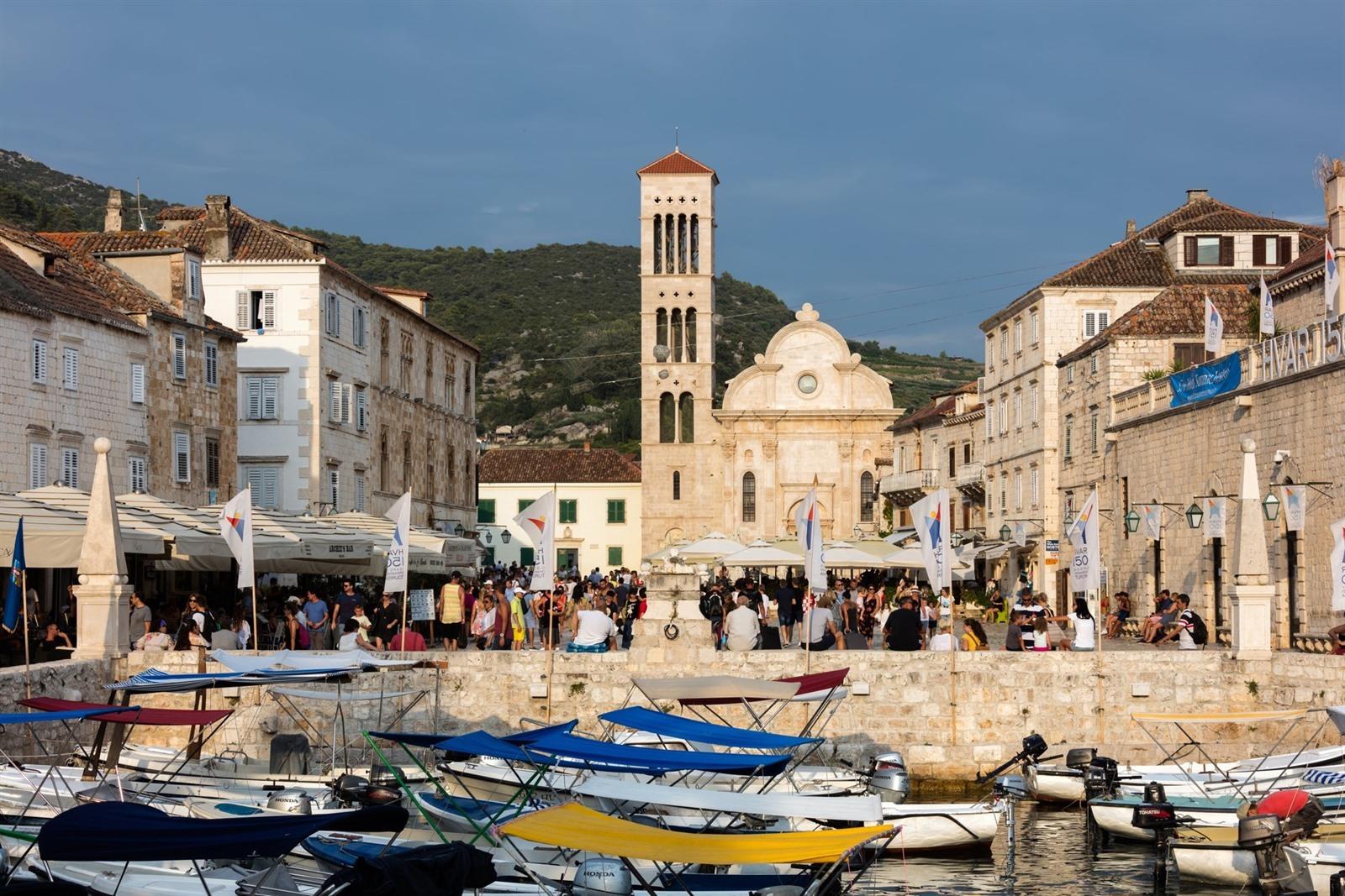 Eiland Hvar in 16 x bezienswaardigheden: Party tips + hidden spots ...