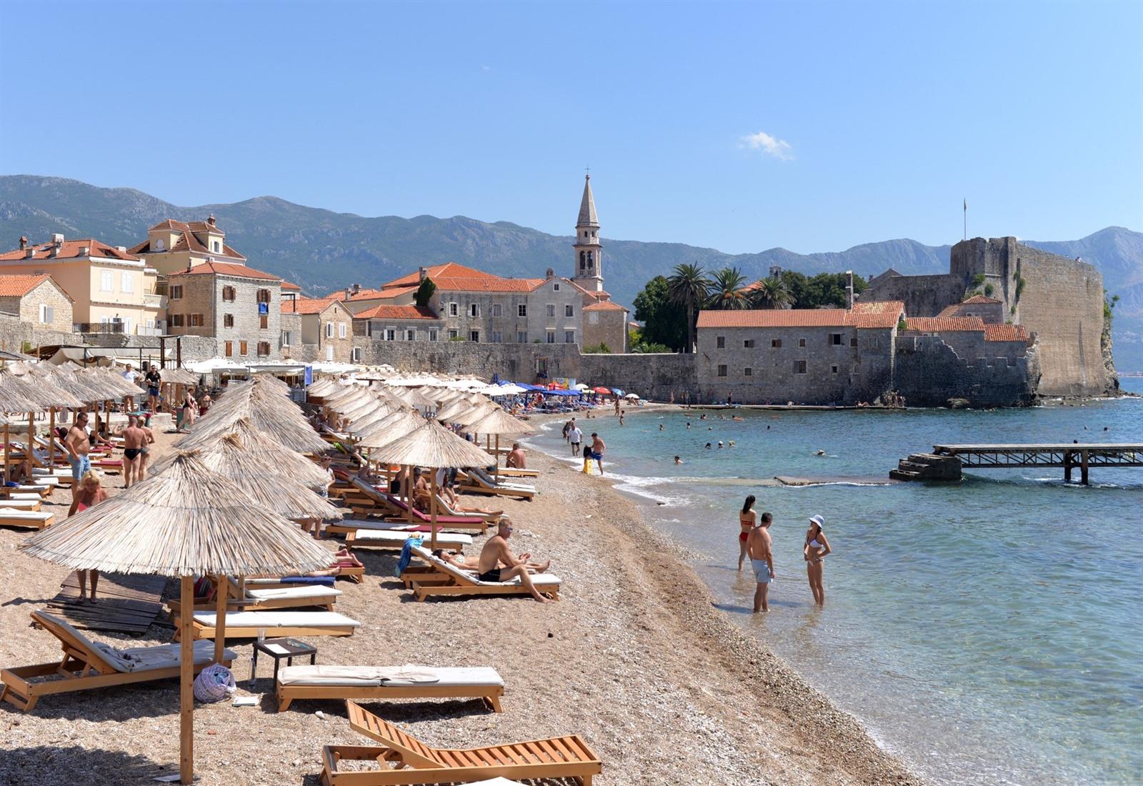 Budva bezoeken? Dé 9 x mooiste bezienswaardigheden + info & tips